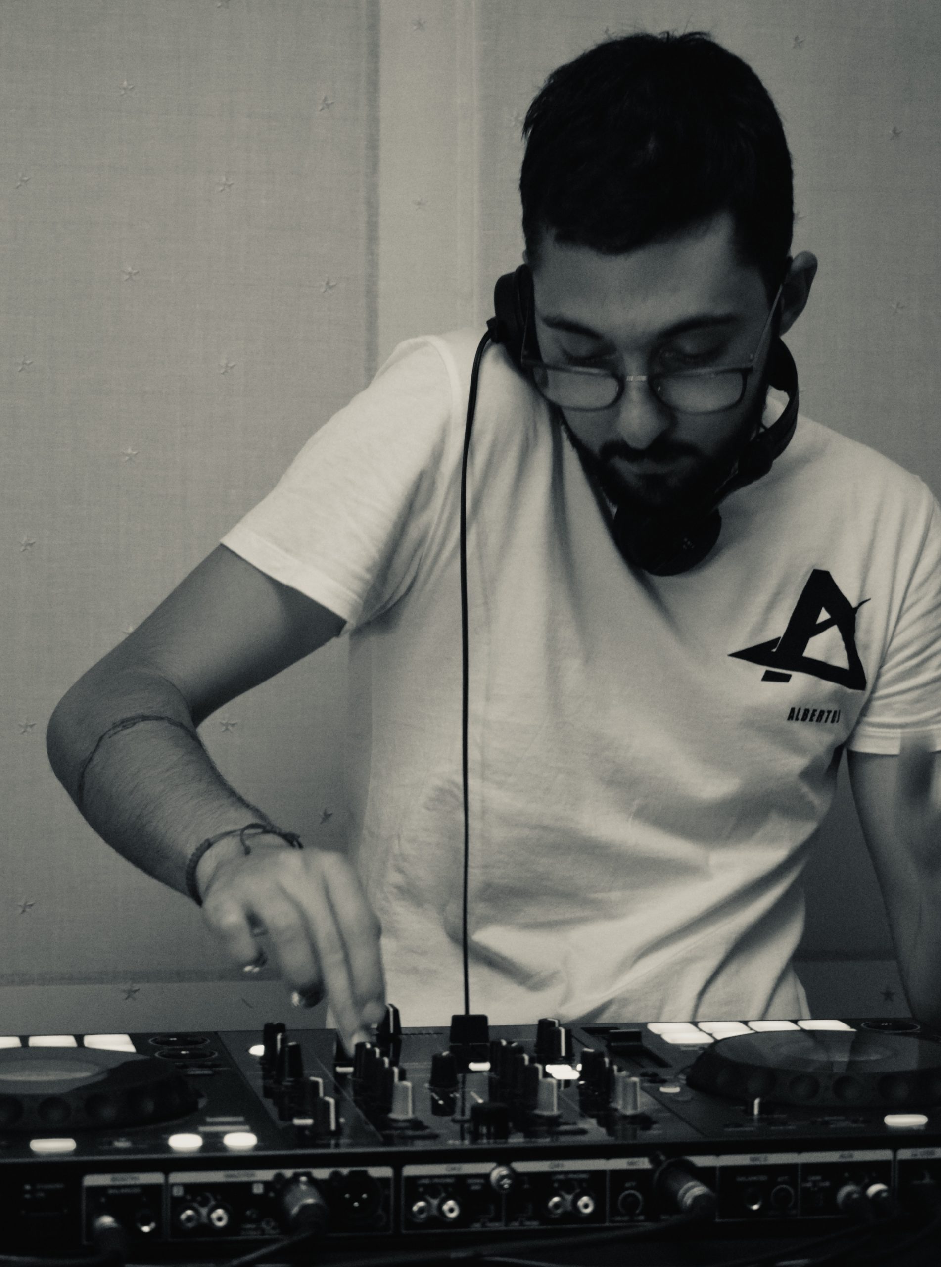 ¿QUIÉN ES ALBERT DJ? - AlbertDj Official